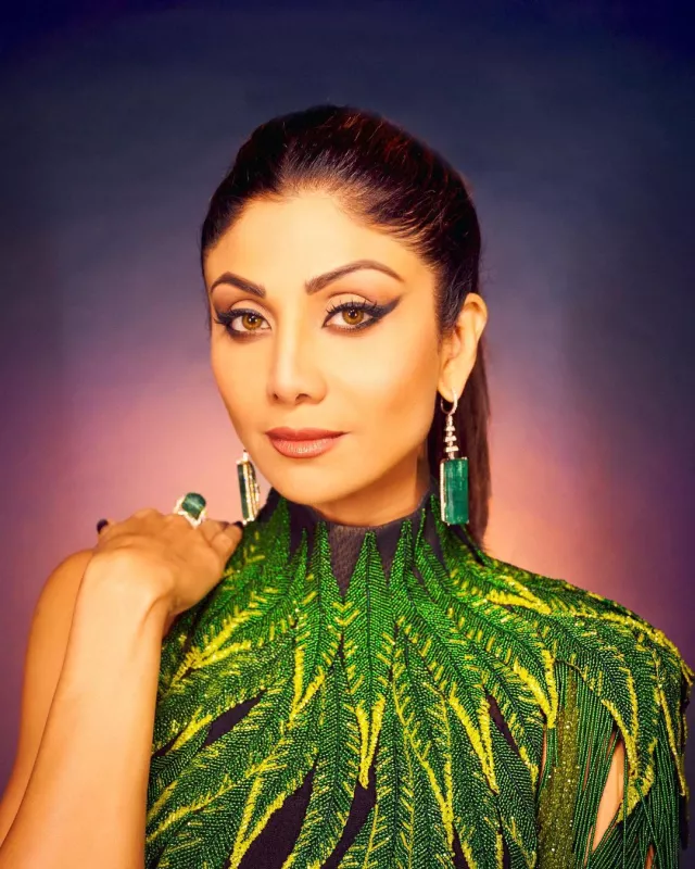 Shilpa Shetty Dazzles In Jean Louis Sabaji Bodycon Gown, Gives Strong ...