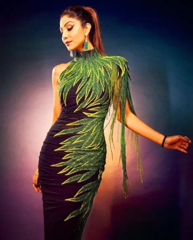 Shilpa Shetty Dazzles In Jean Louis Sabaji Bodycon Gown, Gives Strong ...