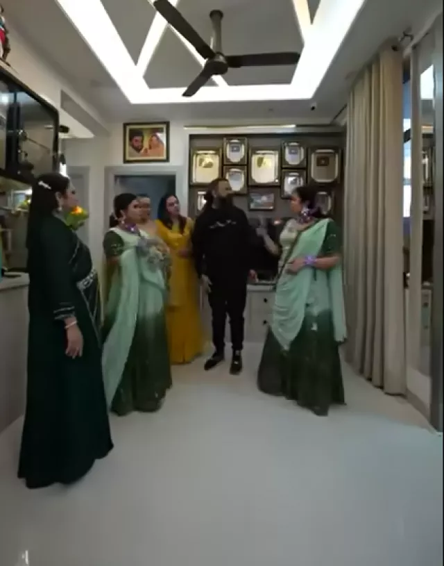 Armaan Malik Slaps His Pregnant Wives, Kritika And Payal As They Quarrel Before Their 'Godh Bharai'