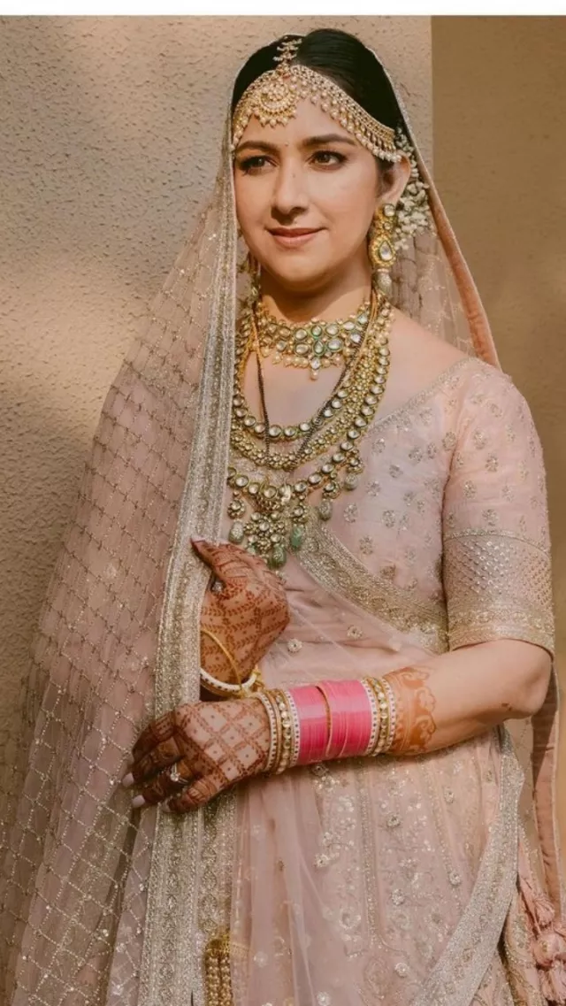 20 Brides Who Paired Their Bridal Ensembles With Stunning Layered ...