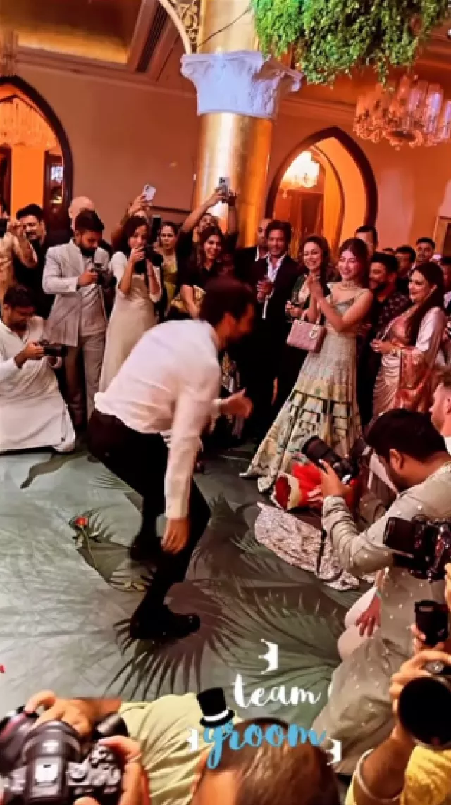 Shah Rukh Khan And Gauri's Reaction To Ahaan Panday-Karan Mehta Dancing To SRK Song 'I am The Best'