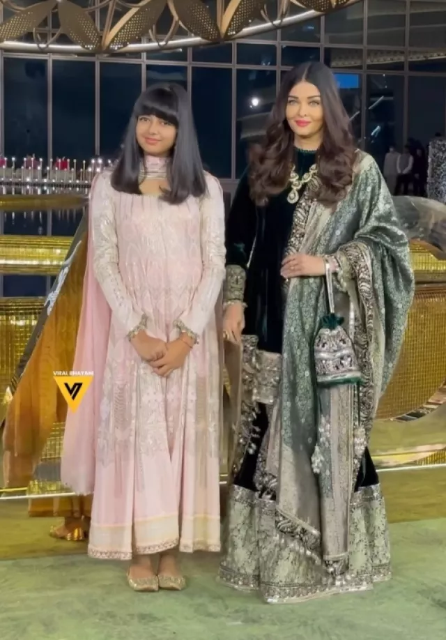 Aishwarya Rai Bachchan And Daughter, Aaradhya Stun In Ethnic Outfits As ...