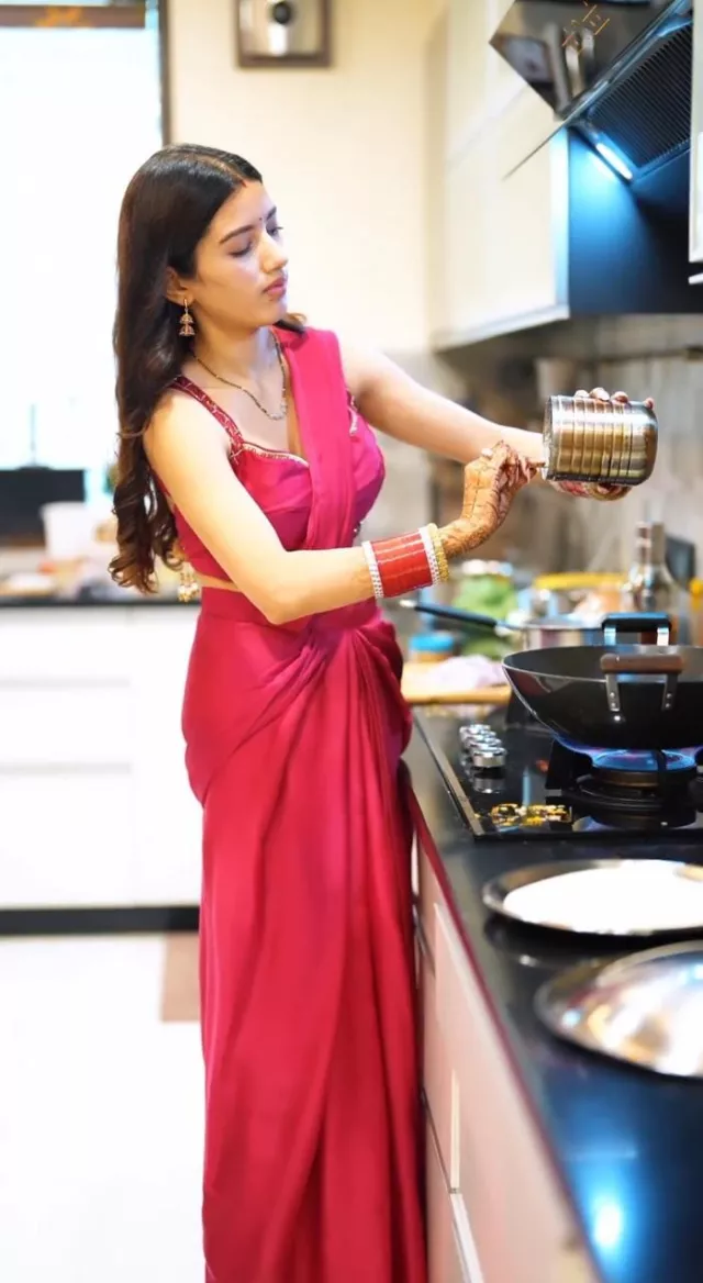 Influencer, Neetu Bisht Shares Glimpses Of 'Pehli Rasoi', Flaunts Sleek ...