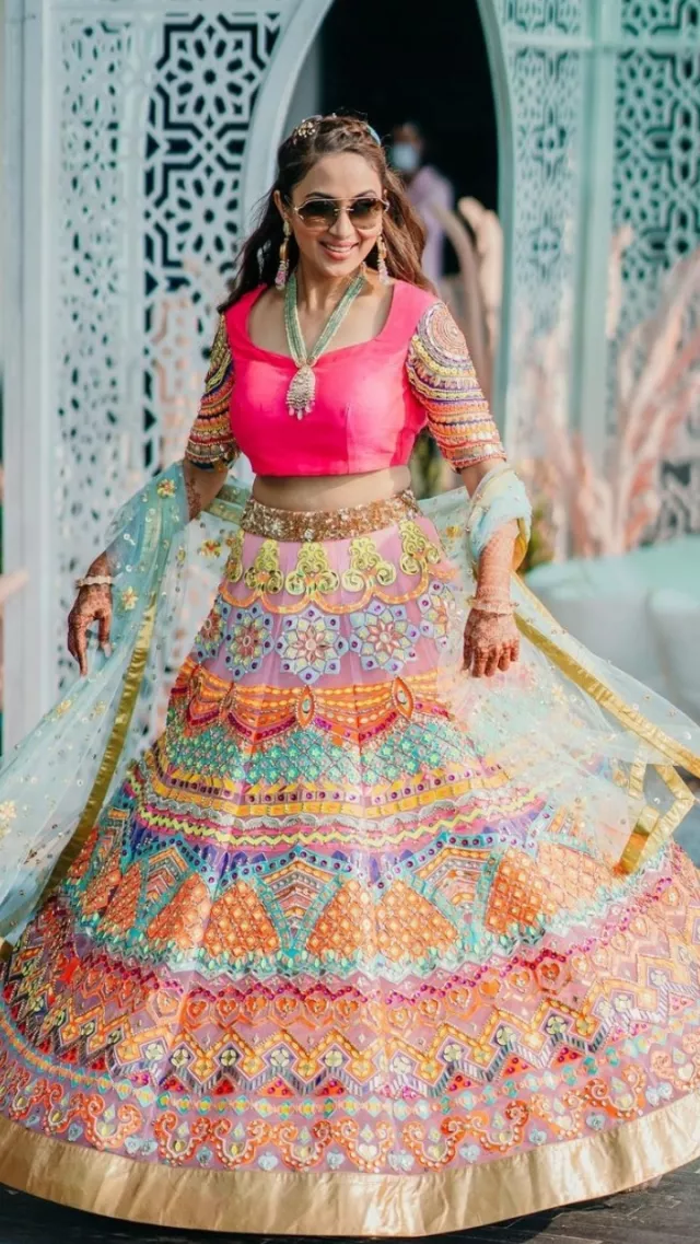20 Stylish 'Haldi' Outfits For To-Be-Brides: From 'Bandhani'-Printed ...