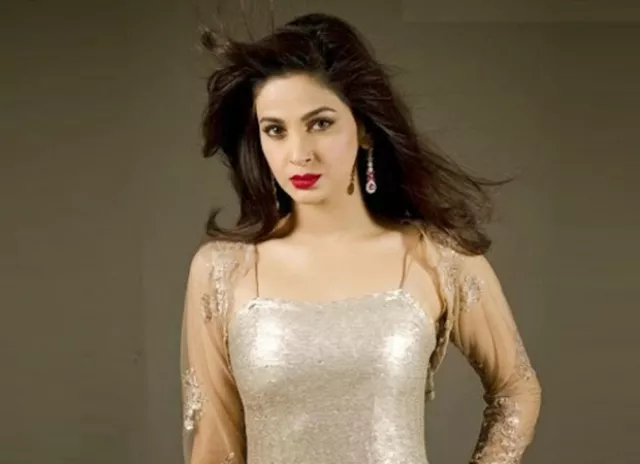 22 Pakistani Actresses Who Can Give Tough Competition To B-Town Divas ...