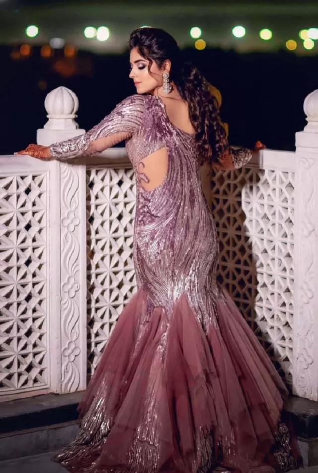 15 Brides Who Wore Fishtail Outfits On Their Special Day: From Sequin ...