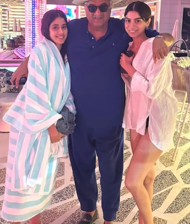 Boney Kapoor Drops Picture With Daughters, Janhvi And Khushi As They ...