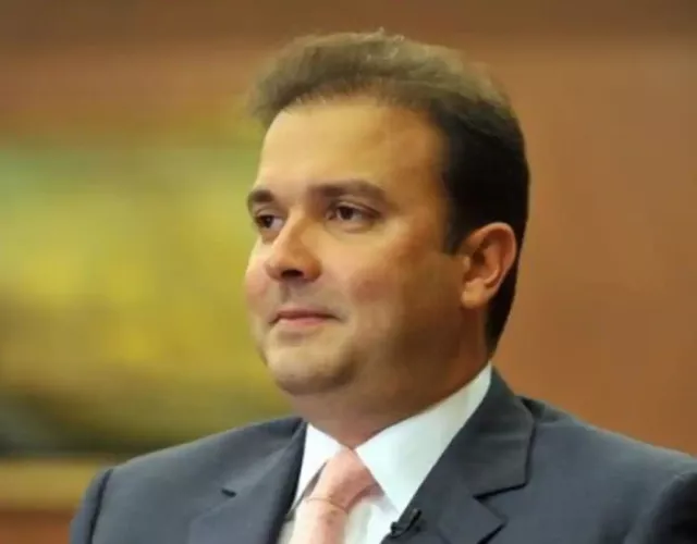 Nusli Wadia: Fight To Buy Britannia, Multi-Crore Wadia Group, Family ...