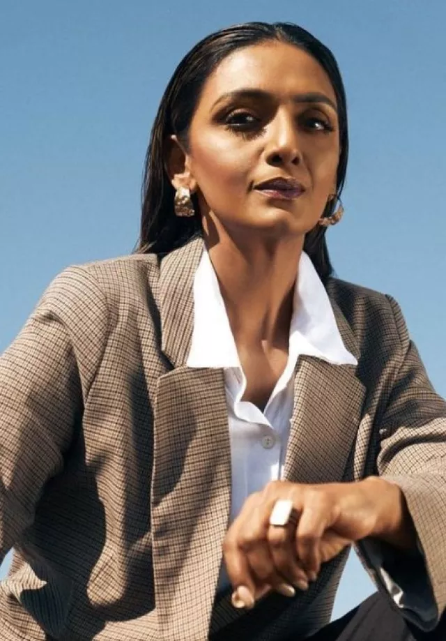 Shanthi Priya On Getting Cold Vibes From Juhi Chawla, Reveals She ...