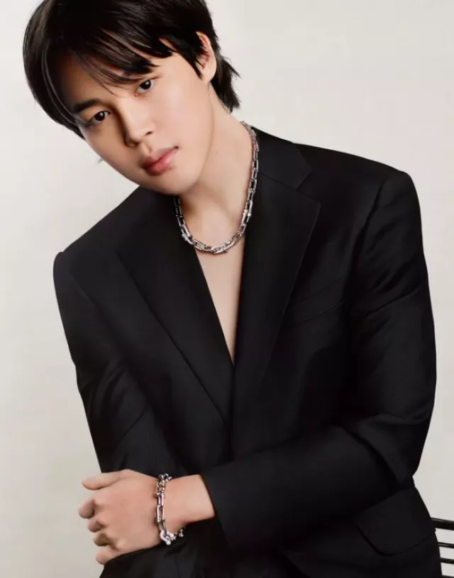 Versace Appoints K-Pop Band Stray Kids' Hyunjin As Their Global Brand ...