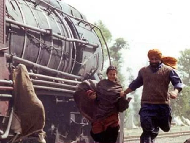 Sunny Deol-Ameesha's 'Gadar' Is Inspired By The Real Life Love Story Of ...