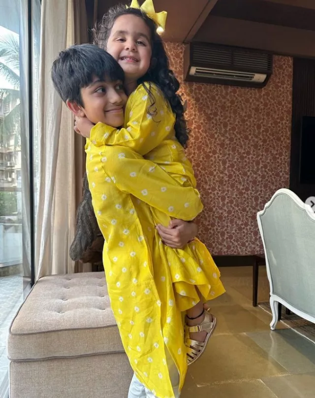 Shilpa Shetty's Adorable Kids, Viaan-Samisha Twin In Yellow-Hued ...
