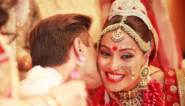10 Different Styles and Shapes of Bindi That Every Bride Must Have In ...