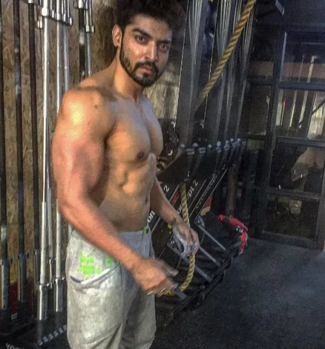 Revealing The Secrets Behind Six Pack Abs Of Famous TV Actor Gurmeet ...