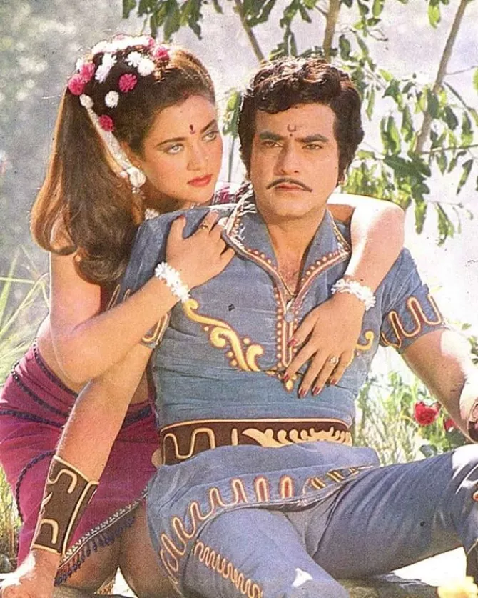 Bollywood Actress Mandakini's Controversial Love Life Who Later Married ...