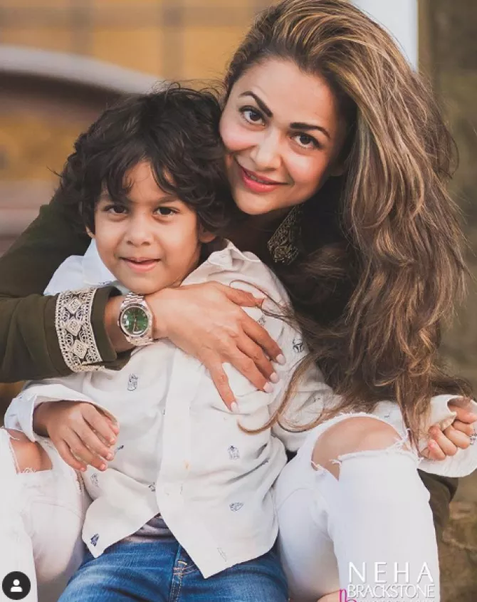 Malaika Arora And Amrita Arora Look Dreamy As They Enjoy A Chill ...