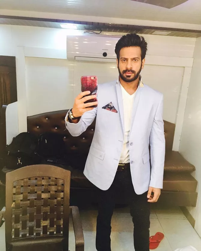 Karan Veer Mehra Reveals His 'It's Complicated' Relationship Status ...