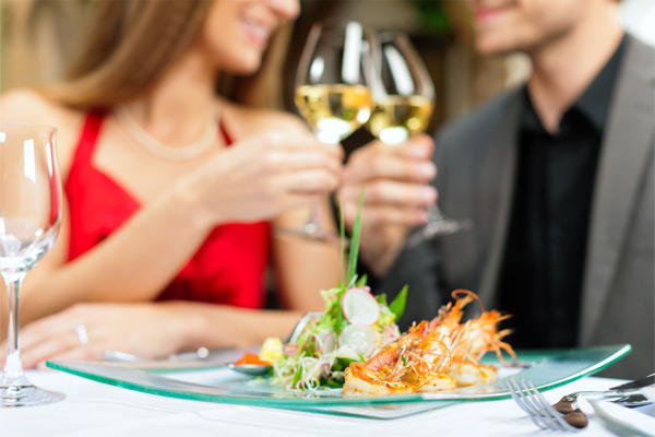 7 Essential Dining Habits That You Must Follow On A Romantic Date