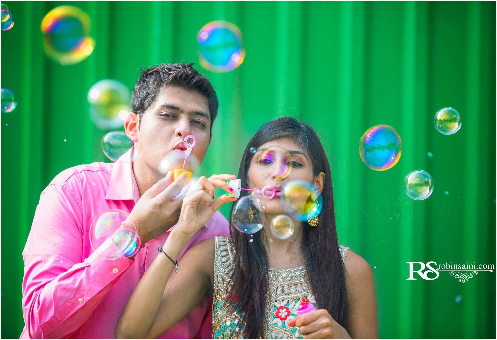 Fun And Fantastic Props Couples Can Add To Their Pre-wedding Shoot