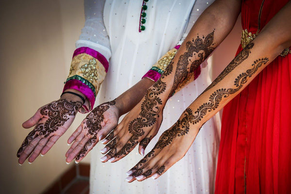 Top 4 Things You Must Keep In Mind While Selecting Your Mehendi Artist