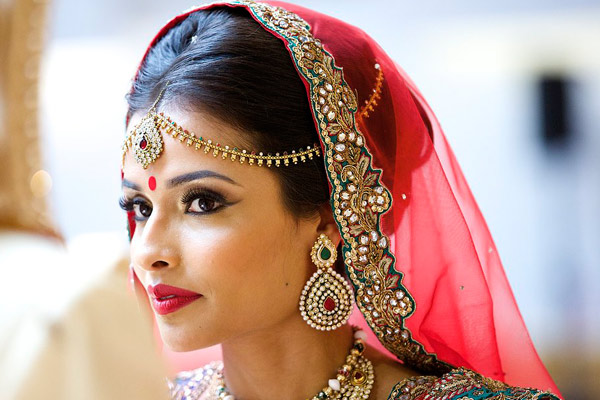 7 Breathtaking Maang Tikka Styles You Can Steal From These Gorgeous ...