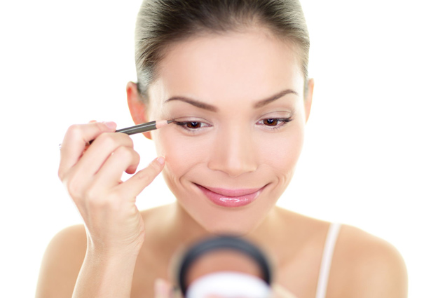 7 Surprisingly Smart Ways To Use Water For Flawless Makeup