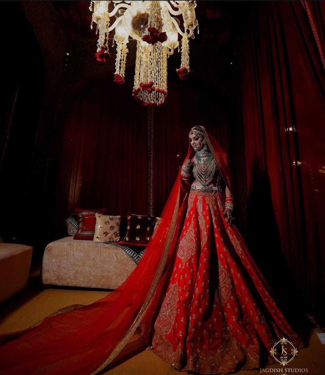 Bride Donned Anamika Khanna's Red Bridal Lehenga, Her Royal 'Shish ...