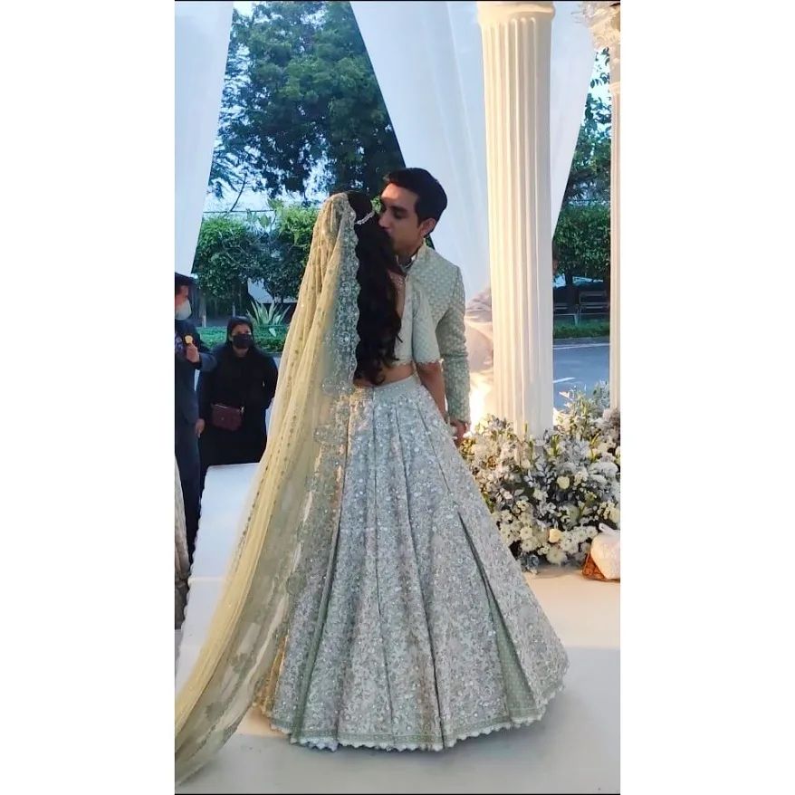 Bride Wore A Minimal Tarun Tahiliani's Lehenga With Mint Green 'Chooda ...