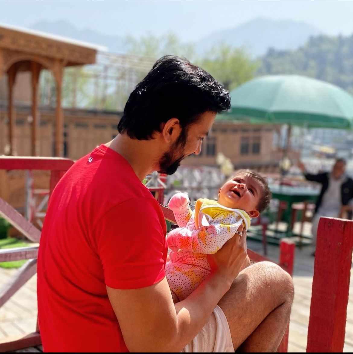 Rajeev Sen Shares Cuddled-Up Pictures With Daughter, Ziana, Her Pose Is ...