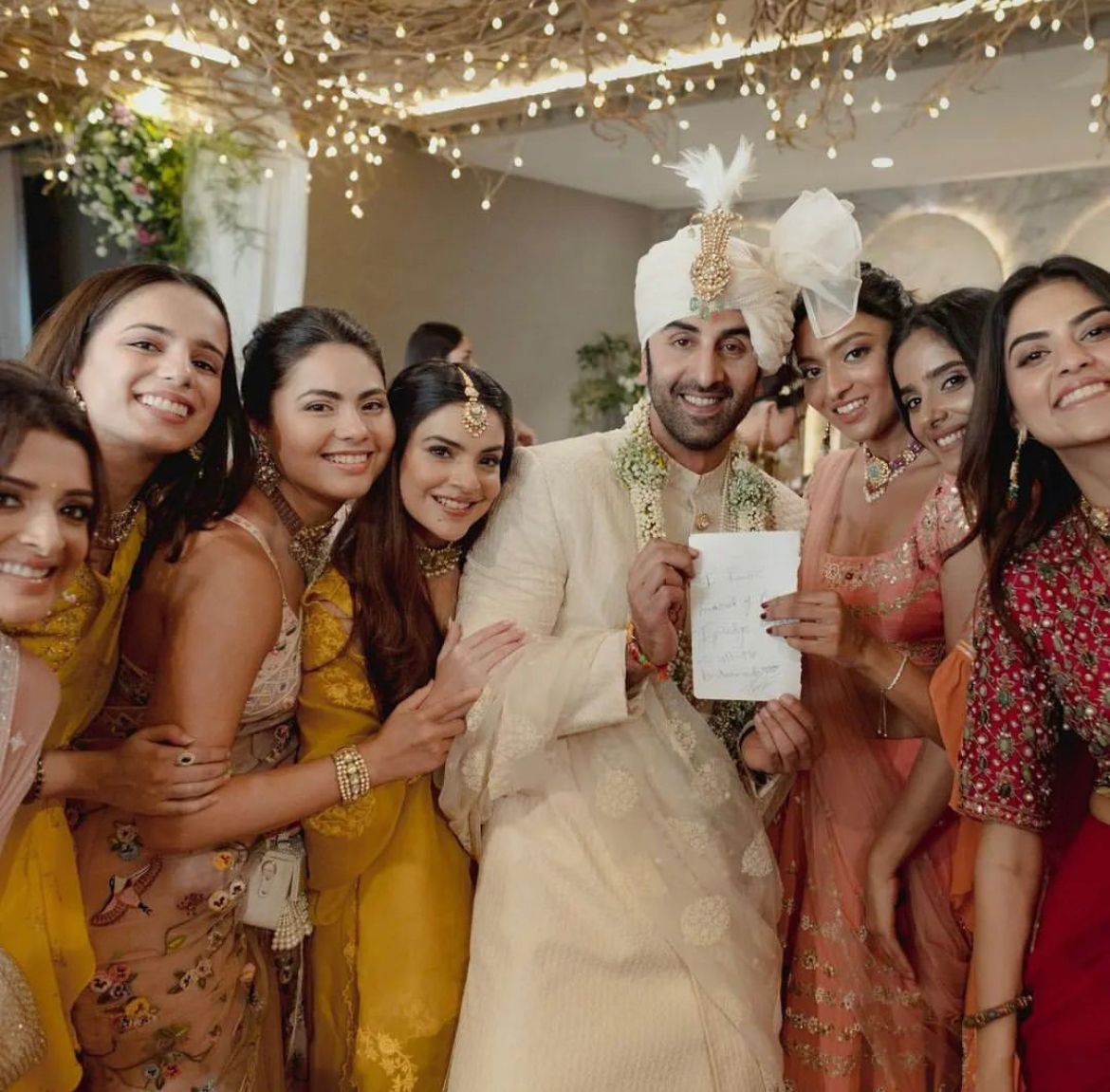 Alia Bhatt Flaunts Her 'Sindoor' And Infinity 'Mangalsutra' As She ...