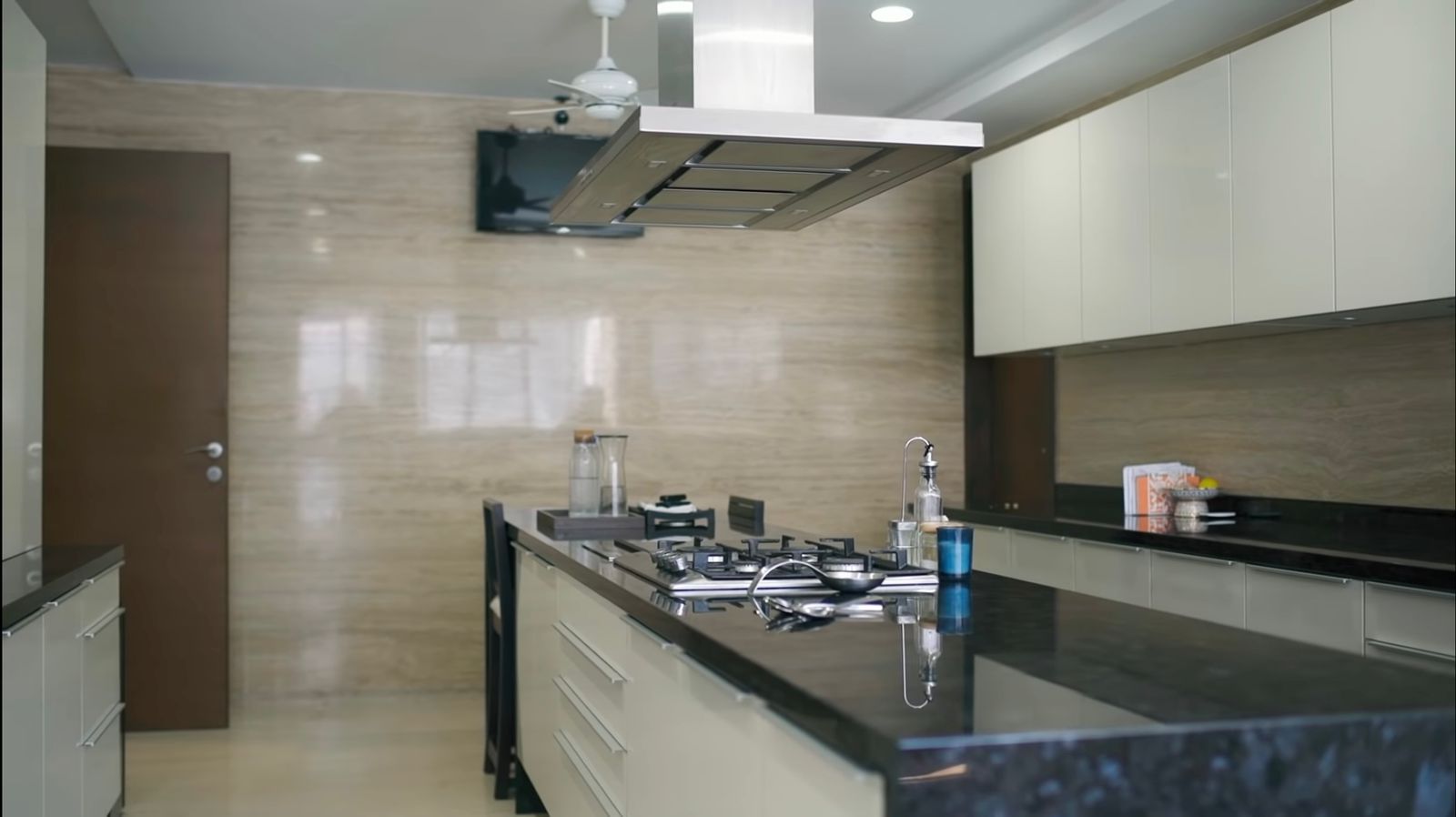 Inside Dinesh Karthik-Dipika Pallikal's Home: From Artsy Pieces, Comfy ...