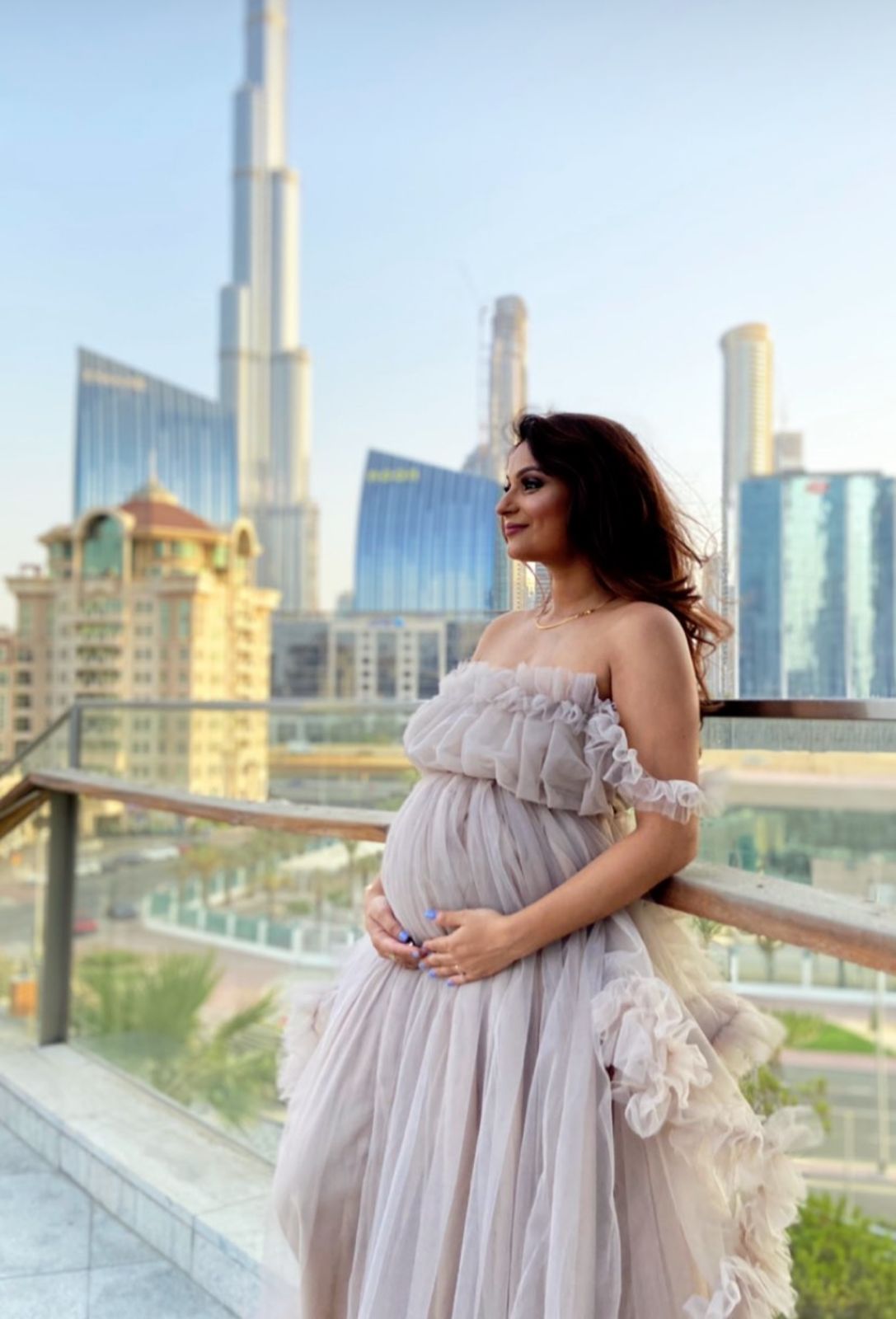 Dimpy Ganguly Twins With Daughter, Reanna In Maternity Pictures ...