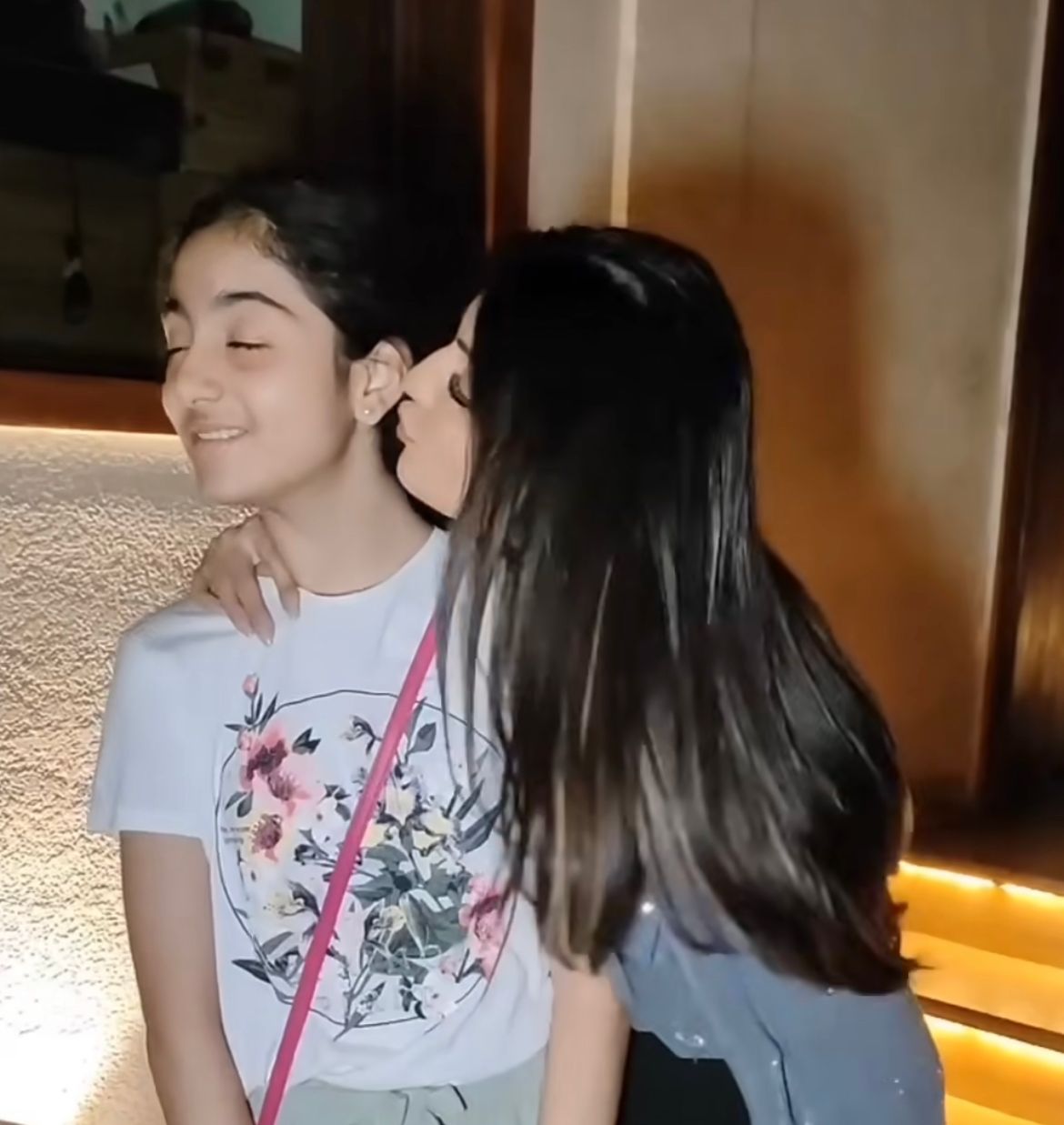 Riddhima Kapoor's Daughter, Samara Reacts As She Kisses Her In Front Of ...