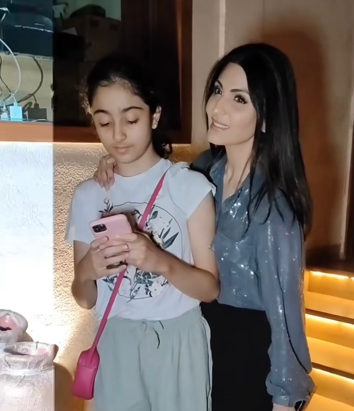 Riddhima Kapoor's Daughter, Samara Reacts As She Kisses Her In Front Of ...