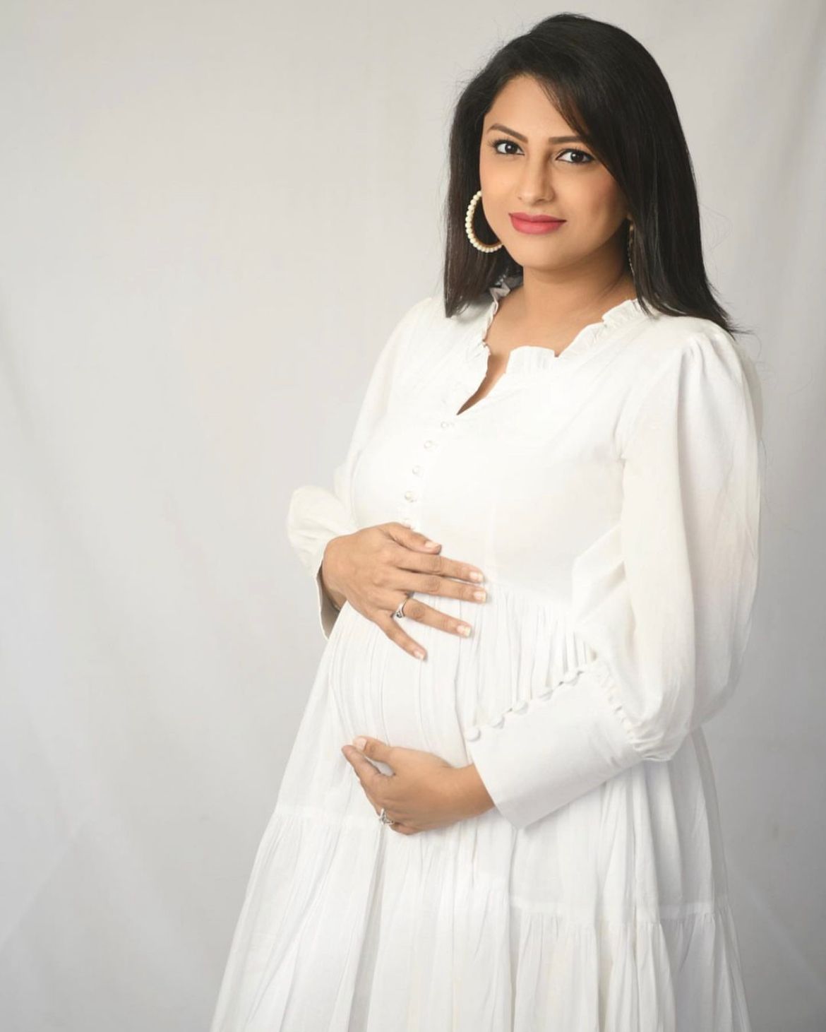Rucha Hasabnis AKA 'Raashi Ben' Shares Pics From Her Maternity Shoot ...