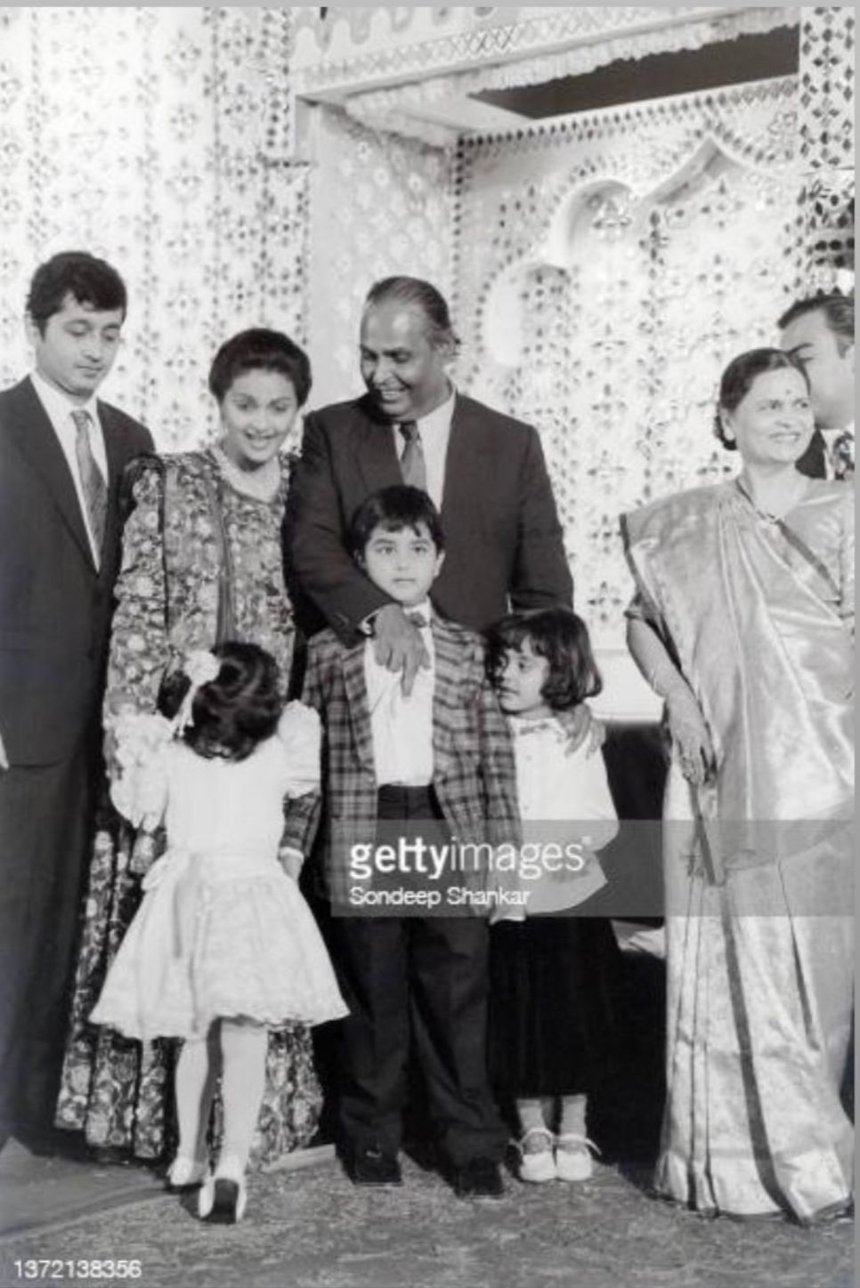 Unseen Picture Of Late Dhirubhai Ambani With Grandsons, Anmol And ...