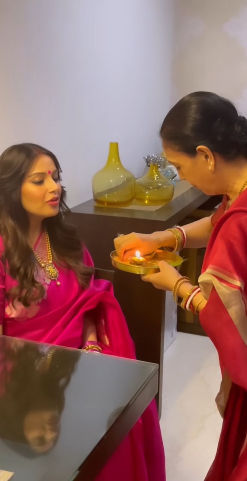 Bipasha Basu Dons A Vibrant Pink Saree For 'Shaadh' Ceremony, Gets ...