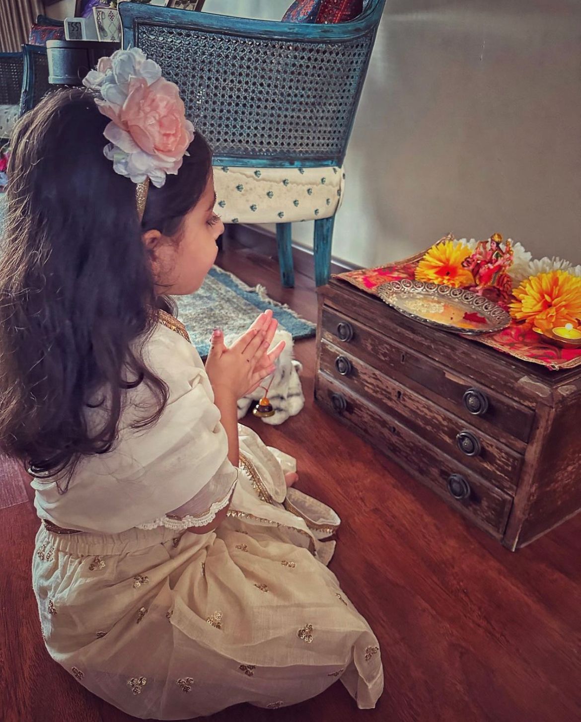 Soha Ali Khan's 4-Year-Old Daughter, Inaaya Performs 'Navratri Puja ...