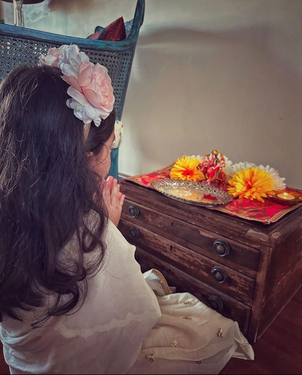 Soha Ali Khan's 4-Year-Old Daughter, Inaaya Performs 'Navratri Puja ...