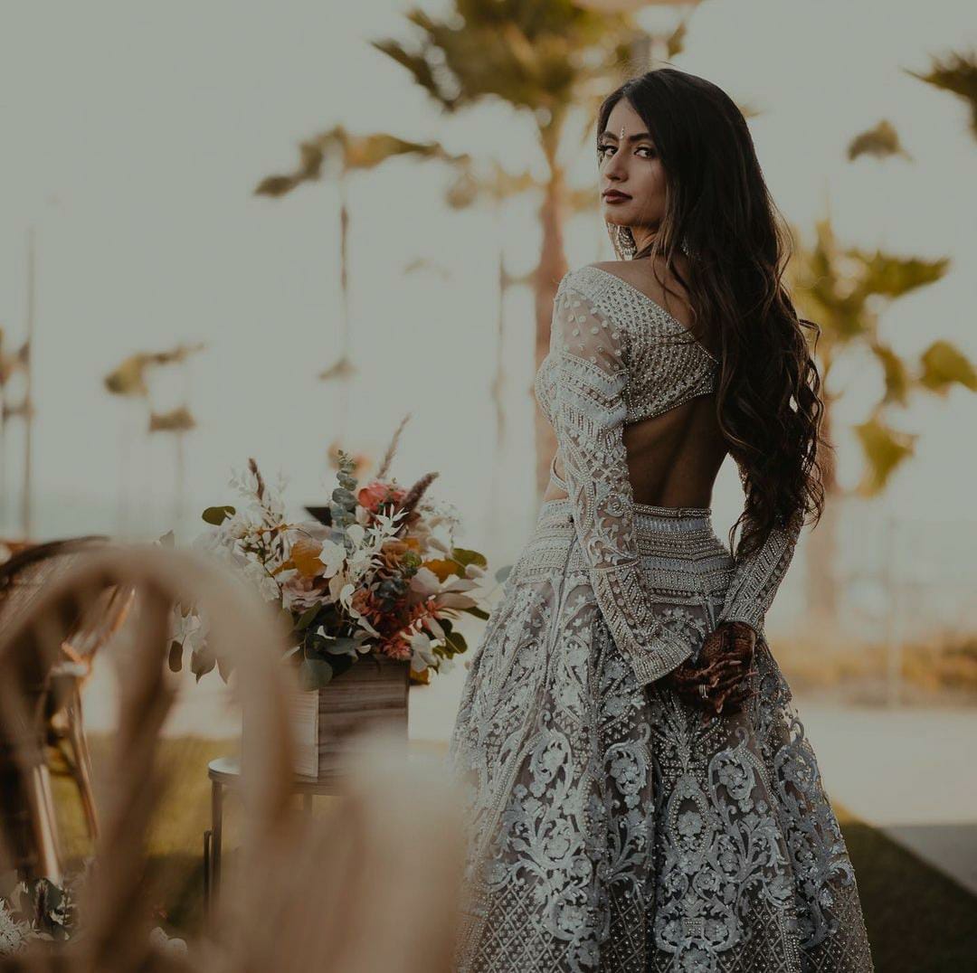 20 Brides Who Flaunted Stunning Back Blouse Designs On Their Wedding ...