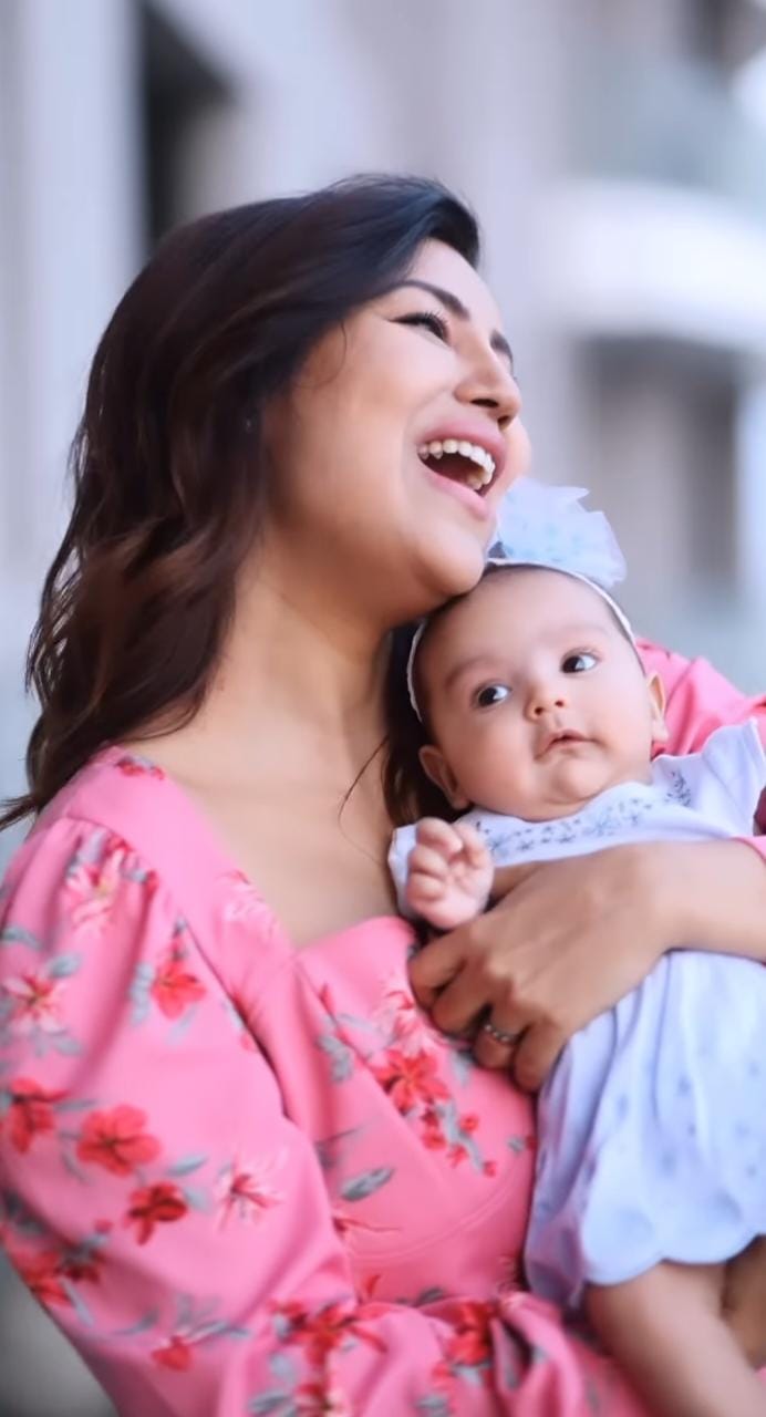 Debina Bonnerjee Shares A Transition Video Of Herself, Later Plays With ...