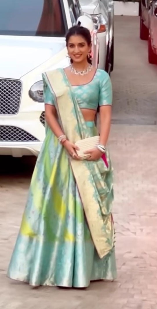 Ambani 'Bahu'-To-Be, Radhika Merchant Stuns In A Pastel Lehenga As She ...