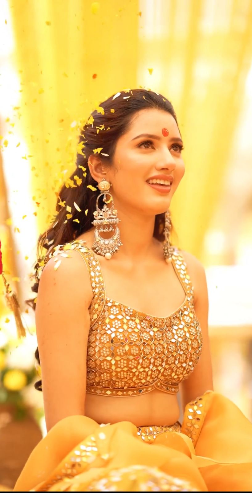 Influencer Bride, Neetu Bisht Radiates In Yellow On 'Haldi', Dons A ...