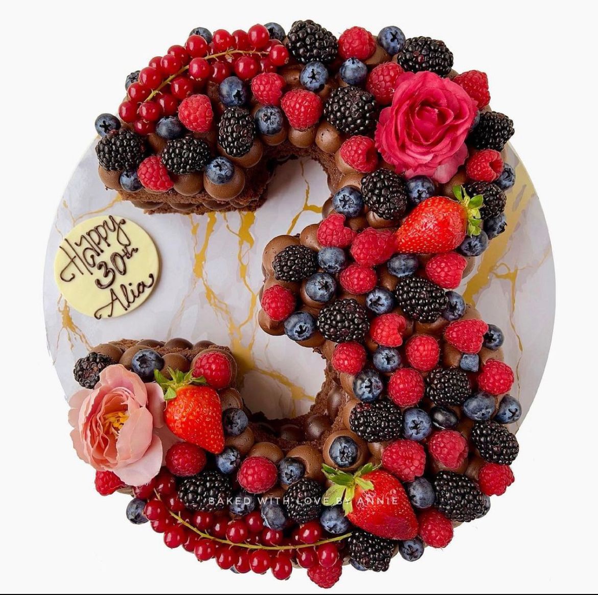 Raha's Mom, Alia Bhatt Cuts Unique Fresh Berries Cakes On 30th Bday ...