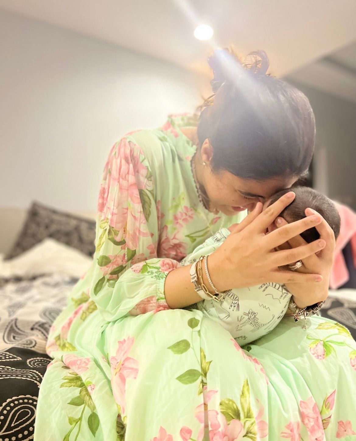 Anam Mirza Drops Pics From Her First Umrah With Daughter, Dua, Baby ...